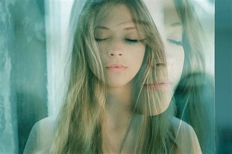 Фото Девушка с закрытыми глазами