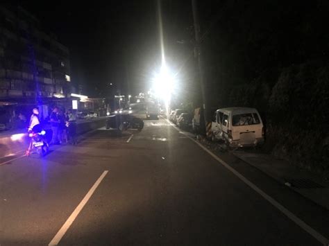 路況不熟 23歲男載友高速自撞路邊3汽機車