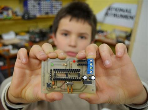 CONSTRÚYELO YA Construir una placa Arduino de forma casera