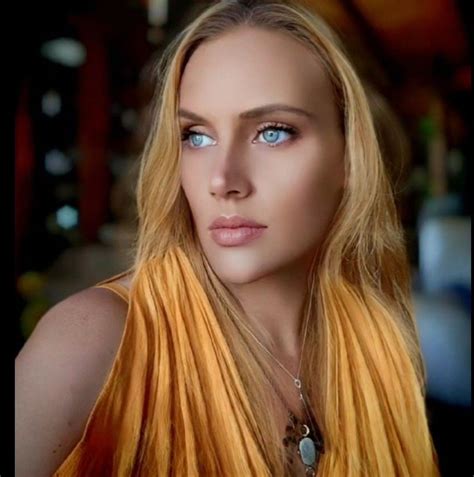 Cassandra Lynn