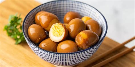 Яйца перепелиные маринованные — рецепт от ВкусВилл