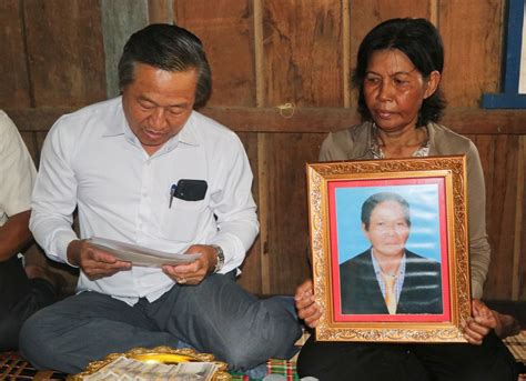 លោក ឈរ បៀងគង់ បានប្រគល់ថវិកា៦លានរៀលជូនក្រុមគ្រួសារនៃសពលោក អ៊ុង សុវណ្ណា