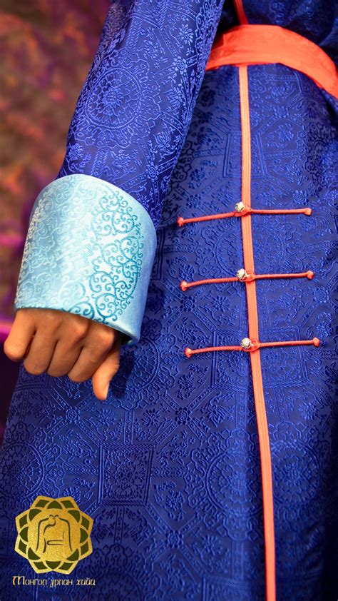 Монгол Ур хийц нарийн биед гоё суулттай 💁‍♂️эрэгтэй 💁‍♀️эмэгтэй дээлийг БЭЛЭН худалдаалж