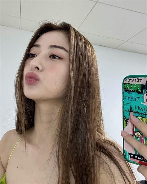 230408 Le Sserafim Yunjin Instagram Update Kpopping