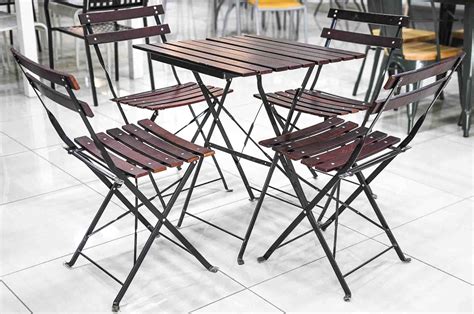 დასაკეცი მაგიდა 4 სკამით