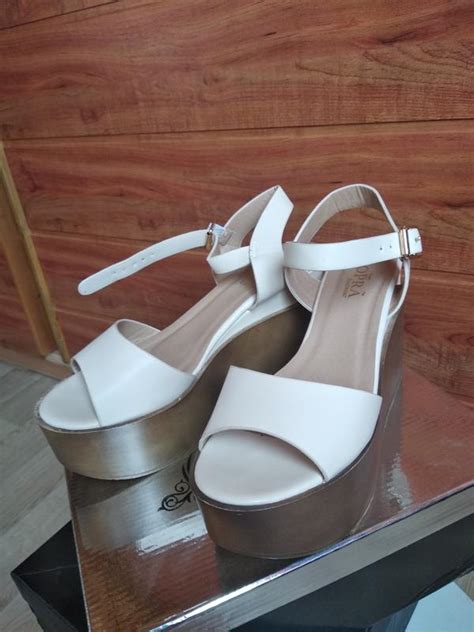 Босоніжки на платформі — ціна 320 грн у каталозі Босоніжки Купити жіночі речі за доступною ціною