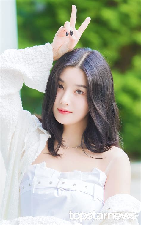 권은비 ‘러블리한 청순 토끼 웬디의 영스트리트 출근길 [hd포토] 최규석 기자 톱스타뉴스