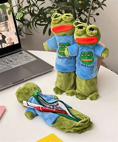 선물추천 슬픈 개구리 페페 필통 파우치 인형 부드러운 천필통 펜파우치 친구 우정 생일 선물 필기구 정리 특이한 웃긴선물 학생 학교 밈 감성 에이블리