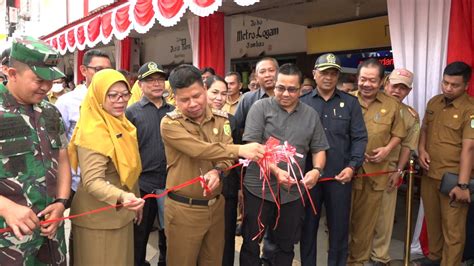 WUJUDKAN GREEN GROWTH BUPATI SATONO RESMIKAN PEDESTRIAN DAN DRAINASE PASAR SAMBAS PPID