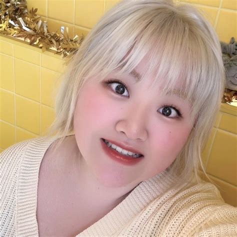 영어 공부하는 이유가 뭐야 대학가려고 취업하려고 맞는데 그것만으론 부족해 영어는 인생의 주연이 되는 도구야 왜 들어봐 세계가 네 놀이터가 돼