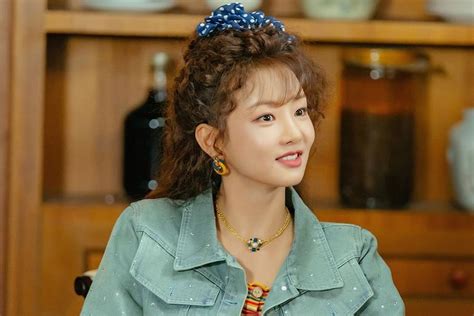 Lee Se Hee Transforms Into A Fashionista Ahead Of Her Time In “a