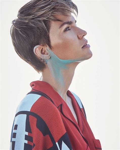 Ini Dia Para Model Androgini Yang Punya Wajah Sensual