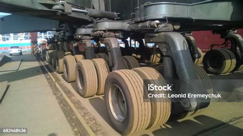 타워 크레인을 이동 하려면 섀시 및 지원 합니다 크레인 지원 동등 가득 찬에 대한 스톡 사진 및 기타 이미지 가득 찬 개발 건강한 생활방식 Istock