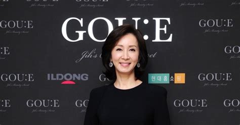 전인화 20대 기죽이는 늘씬 각선미 40대 맞아