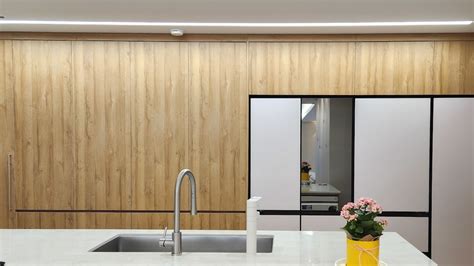 개방감 있는 주방과 포근한 우드로 구성한 내츄럴모던 컨셉50평대아파트 인테리어 라이프스타일 슈퍼앱 오늘의집