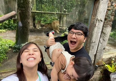 Potret Seru Keluarga Christy Eks Cherrybelle Saat Liburan