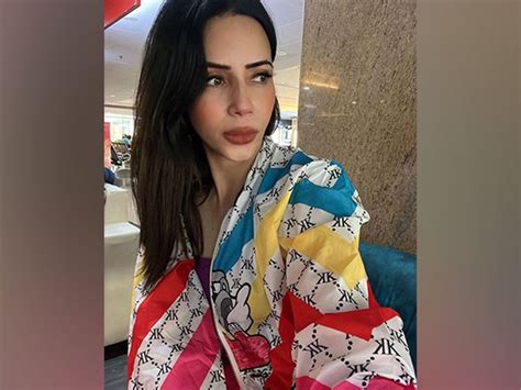 Actor Rozlyn Khan Battling Cancer Says It Needs Courage To Work With