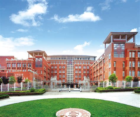 西安交通大学教学楼外观设计 中学校园文化设计北京仟校美校园文化公司