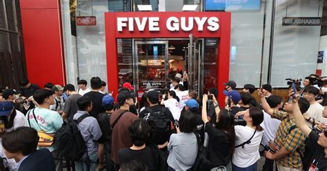 미국 햄버거 파이브가이즈 국내 첫 매장