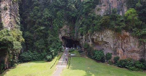 집 밖의 건축 경치 경치가 좋은 관광 관광 명소 기념물 녹지 동굴 동굴 사원 동남아시아 랜드마크 말레이시아 무성한 풍경 문화 문화 사이트 문화