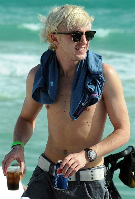 Tom Felton On The Beach 🌊🤤 Том фелтон Гарри поттер фотографии Драко