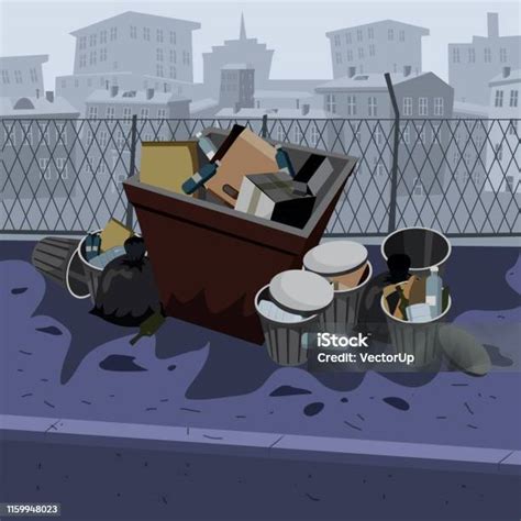 도시 고층 빌딩의 스카이라인을 배경으로 거리 외부에 분류되지 않은 쓰레기가 있는 금속 쓰레기 용기 쓰레기와 쓰레기 봉투 는 덤프 주위에 누워 못생긴 냄새가 나고 분해되기