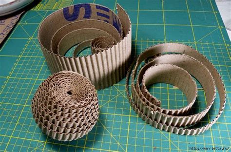 Яблоки и груши из гофрированного картона