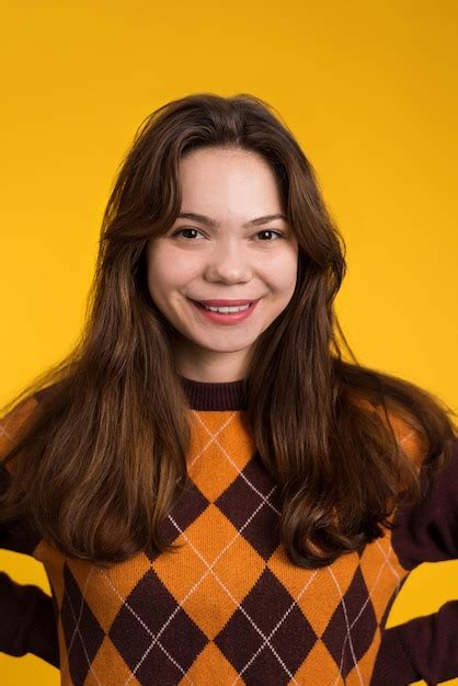 Retrato De Una Joven Sonriente Foto Gratis