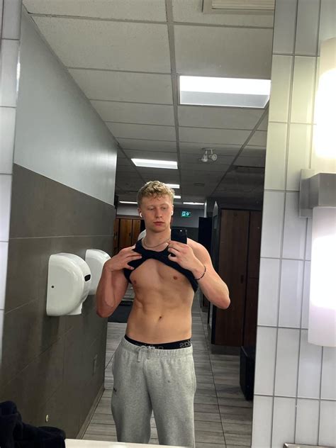 Peekaboo Rclothedmuscle