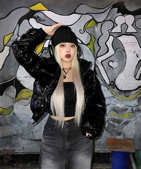 [힙한패딩 유니크] 글로시 크롭 숏패딩 블랙 실버 패딩 은색 Y2k 크롭패딩 스우파 힙 스트릿 유광 숏패딩 유광패딩 무광패딩 시크 에나멜 고퀄리티 여행 겨울아우터 연말