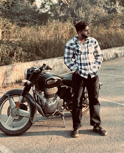 𝐍𝐀𝐕𝐍𝐄𝐄𝐓 𝐒𝐈𝐍𝐆𝐇 🕷️ Jatt Navneet22 Instagram Photos And Videos