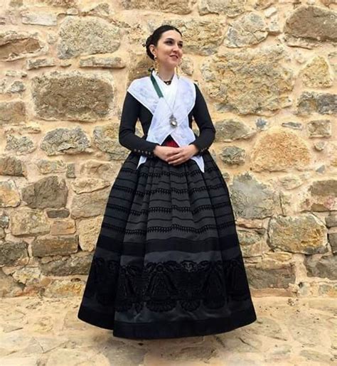 Indumentaria Aragonesa Traje Baturra Aragon Chaleco De Caza Trajes