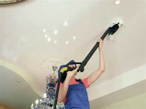 Як почистити натяжну стелю