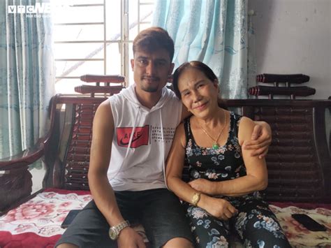 Lấy người phụ nữ tuổi trai Tây tuổi vượt ải con riêng của vợ thế nào