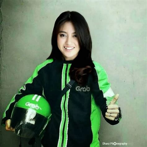 Editan Foto Artis Cewek Jadi Driver Ojek Online Ini Bikin Ngakak Hot Liputan Com