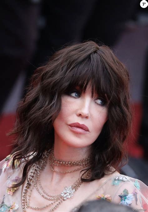 Isabelle Adjani Montée Des Marches Du Film Everybody Knows Lors De La Cérémonie Douverture Du