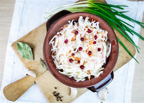 Купить капусту квашеную с клюквой оптом | «Алые Паруса»
