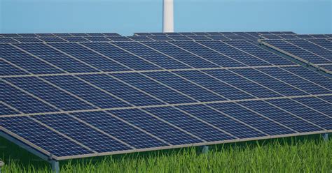 화창한 날의 태양 전지판과 풍력 터빈 사진 Unsplash의 풍력 터빈 이미지