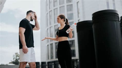 Man Confronts Woman At Gym Saying The Way She Is Exercising Is The