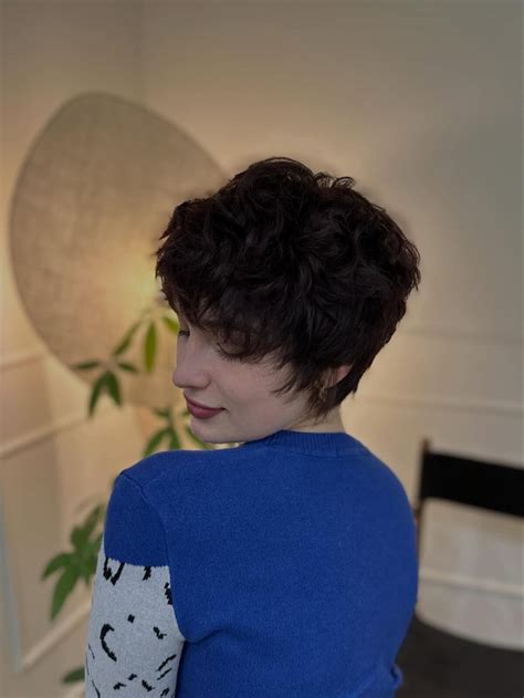 19 Pretty Pixie Hairstyles For Women With Round Faces Offering Balance