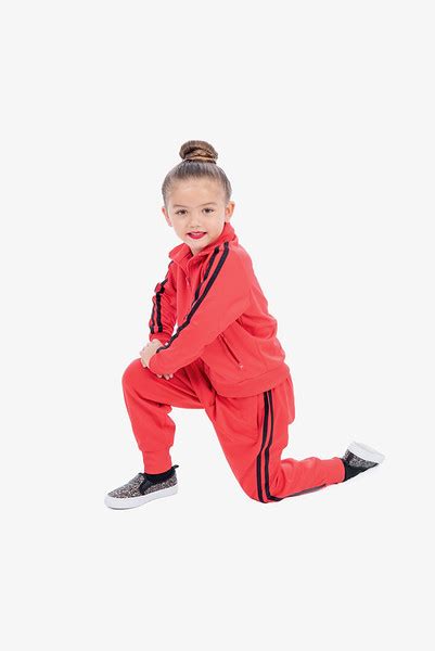 Macie Li Hollyireland