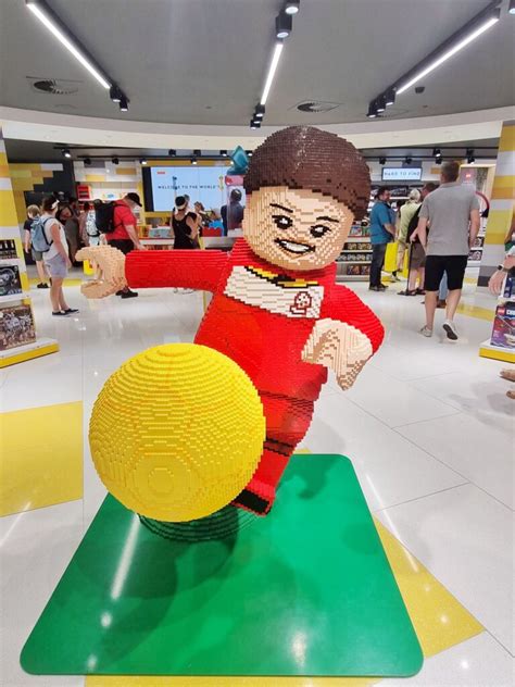 Worlds Largest Lego Store In Sydney Stunning Lego Sculptures
