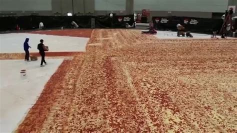 Pizza Hut Attempts To Break Record For Worlds Largest Pizza With Big