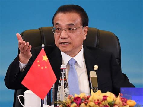 ВИДЕО Хятадын Ерөнхий сайд асан Ли Көчян усанд сэлж байхдаа зүрхний шигдээс болж нас барсан