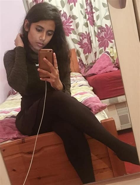 Gorgeous Muslim Scrolller