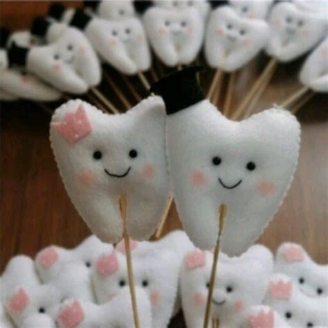 خرید و قیمت گیفت با سیخ چوبی نمدی طرح دندان دخترانه و پسرانه دستساز ترب