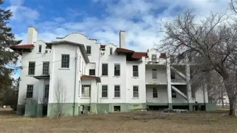 Чому цей розкішний будинок виставили на продаж всього за 10 доларів причина вас вразить