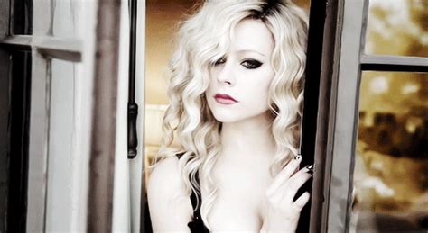 Avril Lavigne Gifs Page 36 WiffleGif
