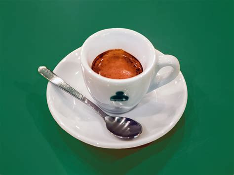 바마셀 1세대 스타 바리스타 6평 에스프레소 바에서 혼자 일하는 이유