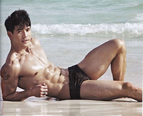 Handsome Muscle Hunk Queerclick